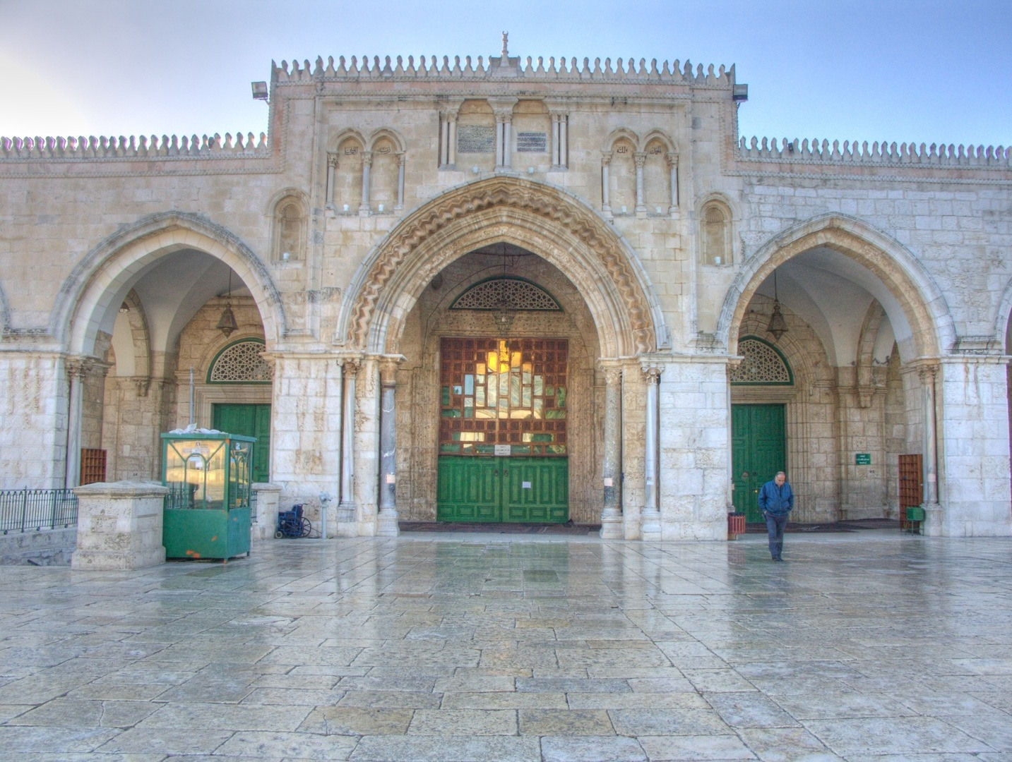 al-Aqsa_mosque_entrance – The Muslim Times
