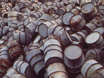 oil_barrel_pile_ev – The Muslim Times