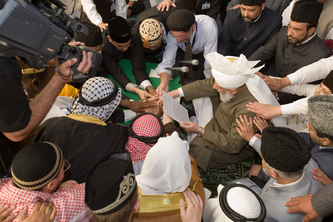 Ahmadiyya Bai’at – The Muslim Times