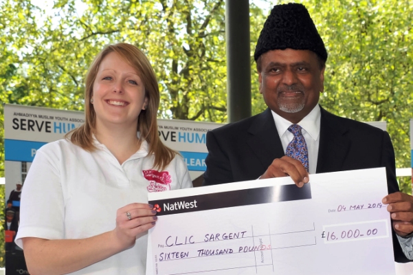 Ahmadiyya Muslim Association’s Rafiq Hayat Donating to Charity at an ...
