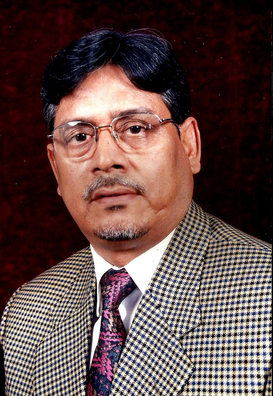 Dr Moiz Shams, eye doctor who has performed 1000 free eye surgeries ...